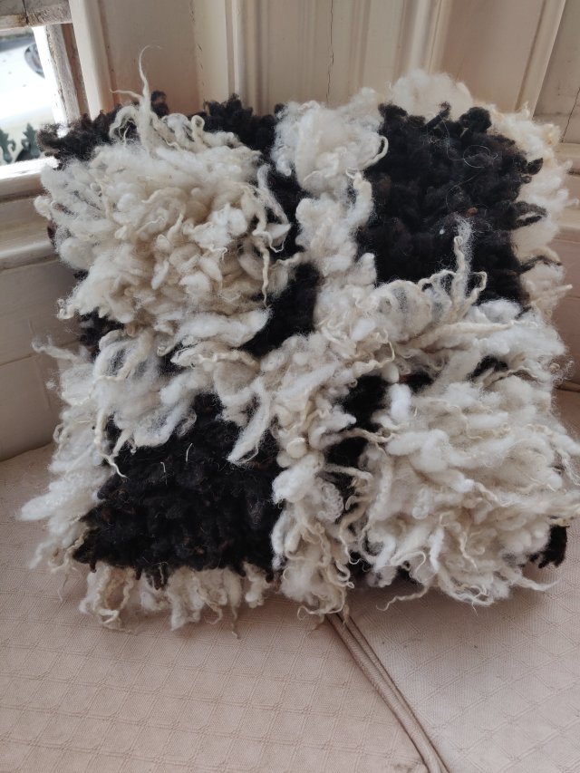 Rya weave cushion completed – Vikki Haffenden