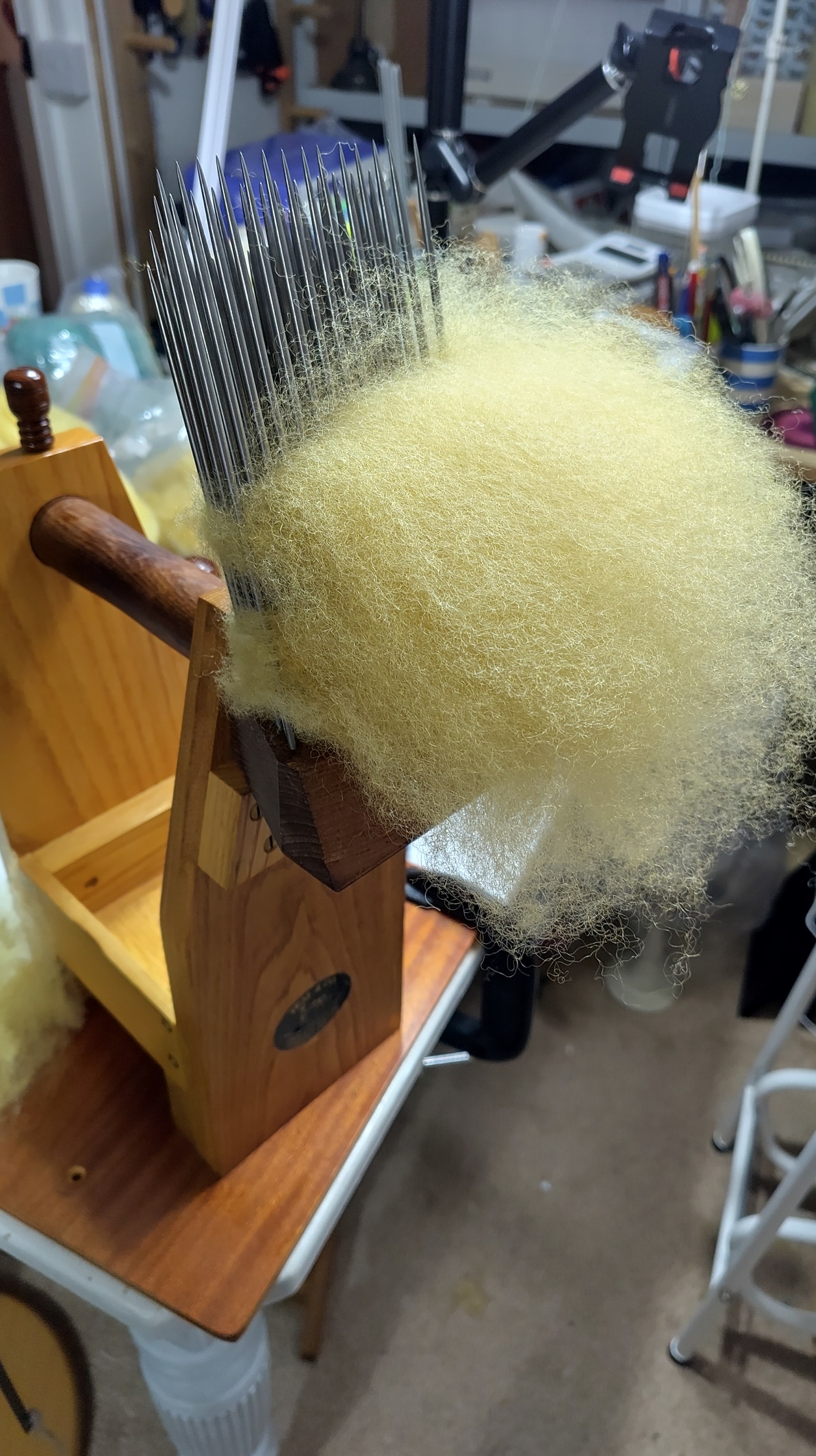Wool combing with Peter Teal English Wool Combs – Vikki Haffenden
